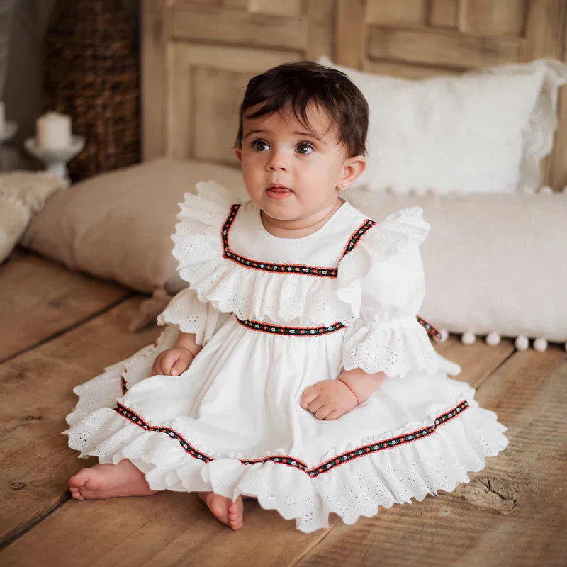 5 idei de ținute tradiționale pentru copil la botez – AnneBebe